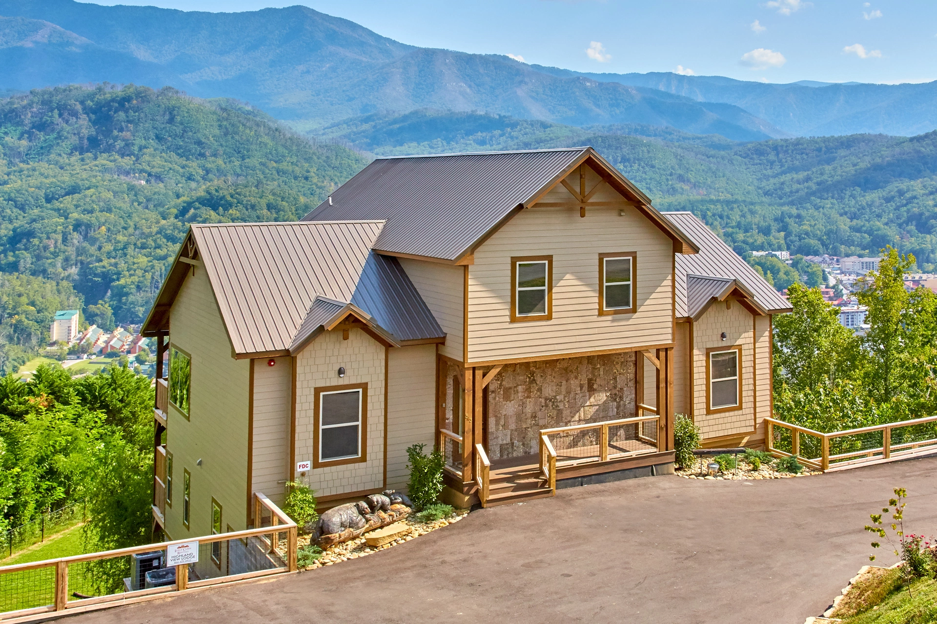Highlands View Lodge - 8 bedroom Cabin in Gatlinburg